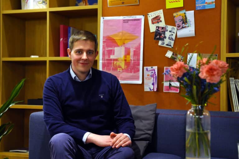 DHL, 디지털 혁명으로 공급망 리스크를 줄이다 - MIT 테크놀로지 리뷰 | MIT Techonology Review Korea